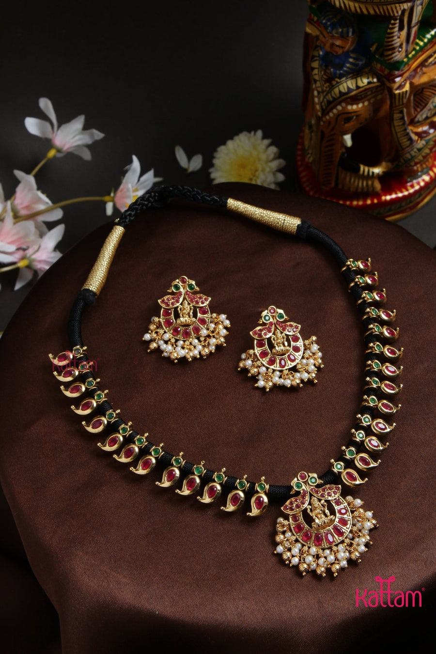 Paisely Handmade Black Thread Necklace - Kattam